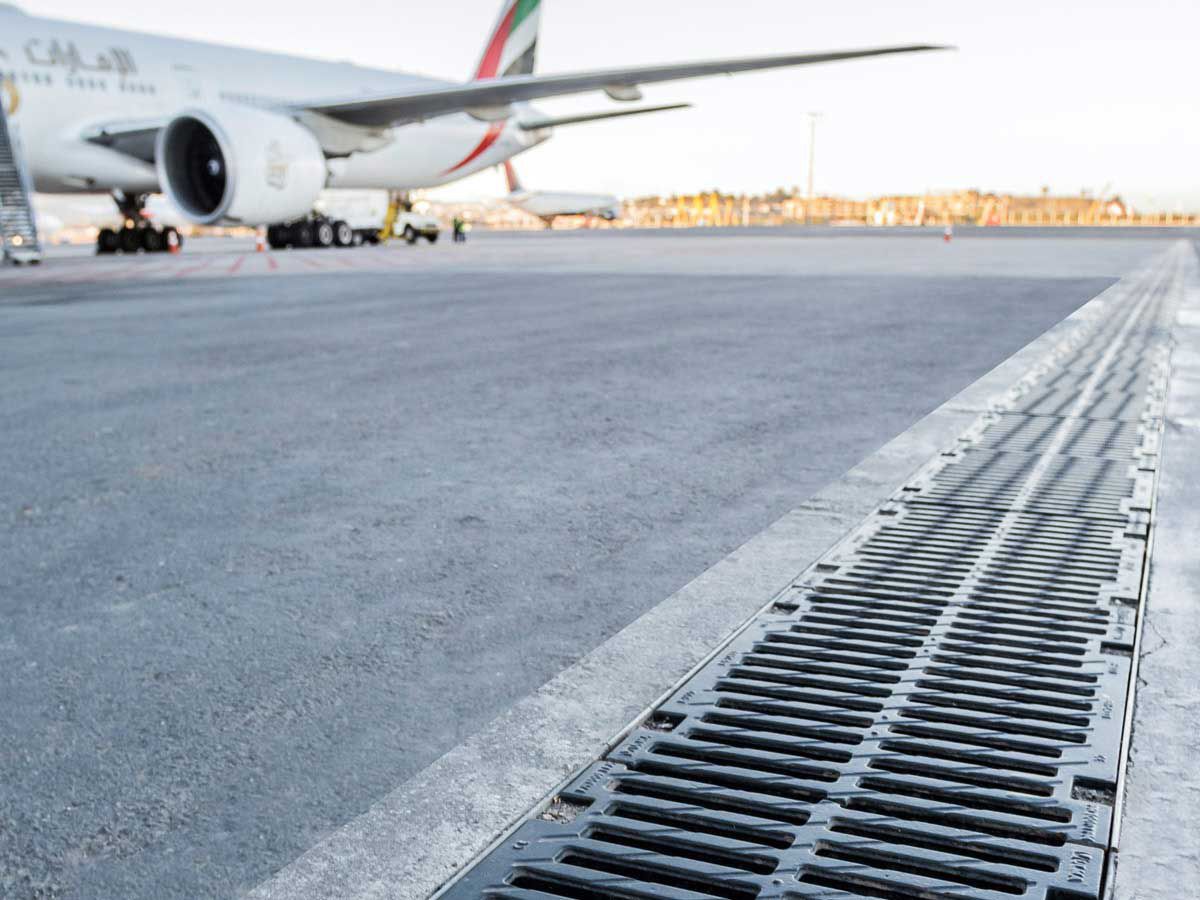Abflussrinne für Flughafen - Civil - S - ULMA Architectural Solutions ...