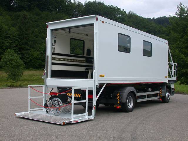 Ambulift autónomo - X-PRM series - DOLL FAHRZEUGBAU GMBH - para aeropuerto