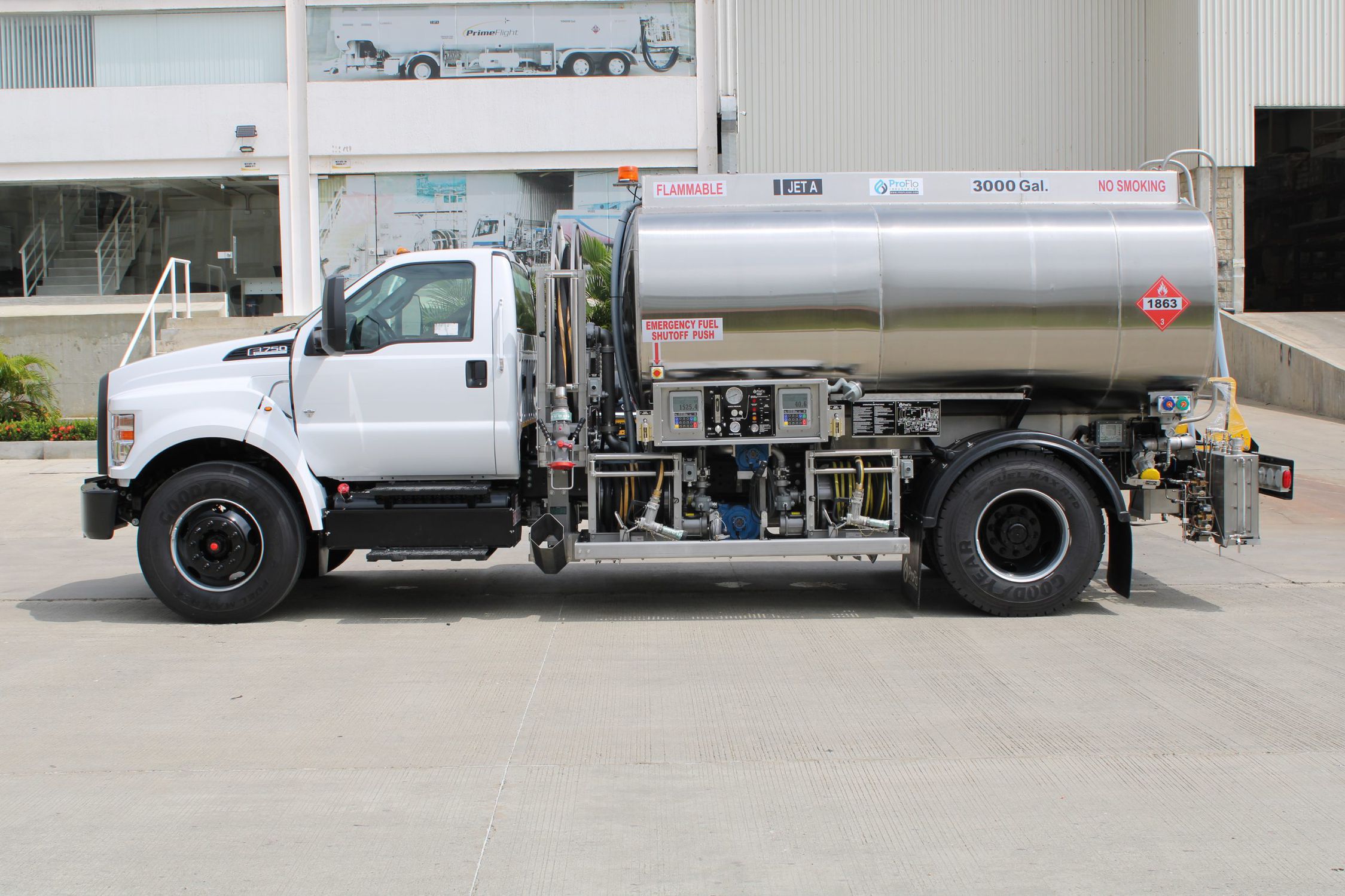 Camión cisterna autónomo - PROFLO INDUSTRIES - para aeropuerto