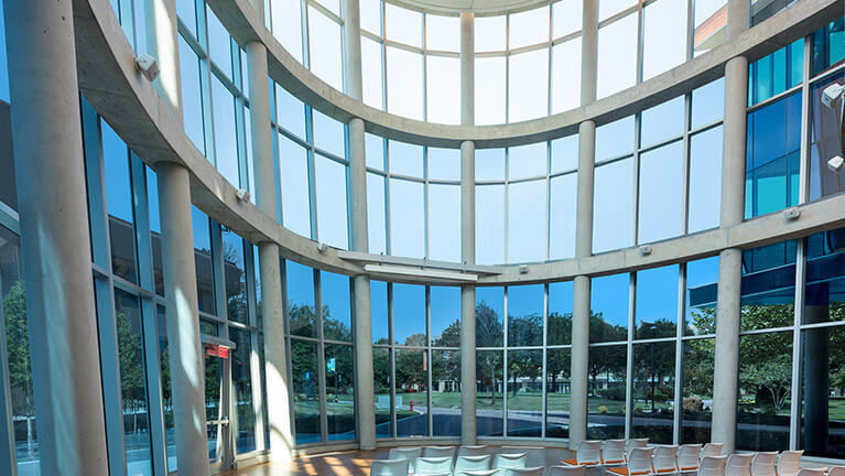 Panel de vidrio para aeropuerto - SAGEGLASS® - SageGlass Europe & Moyen ...