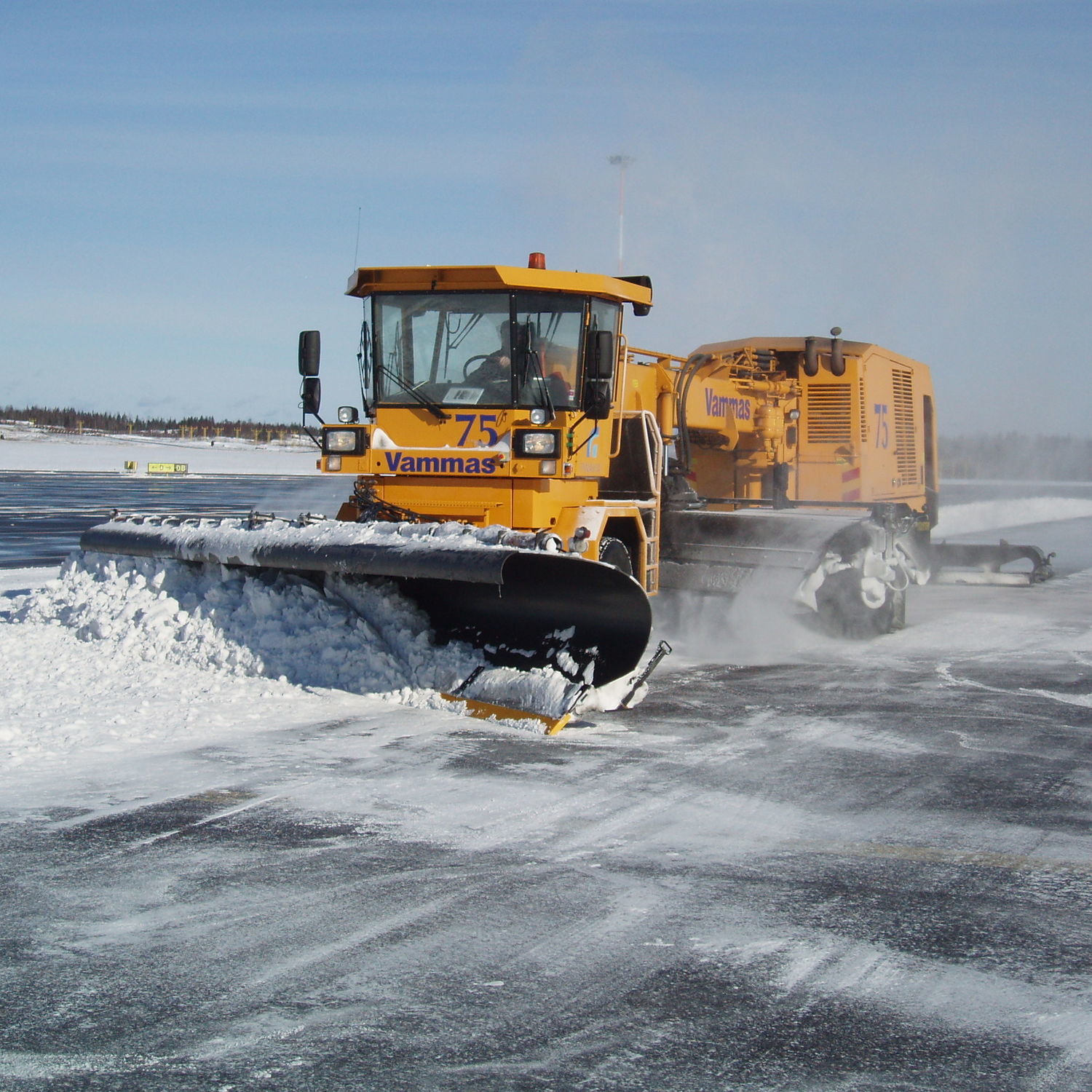 Barredora para la nieve - PSB - VAMMAS - para pista de aeropuerto / montada en tractor / con una ...