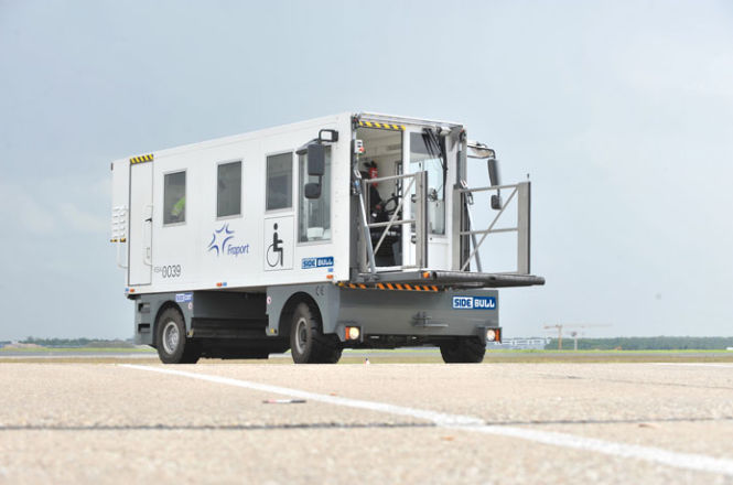 Ambulift autotracté - PRM - BULMOR AIRGROUND TECHNOLOGIES GMBH - pour ...