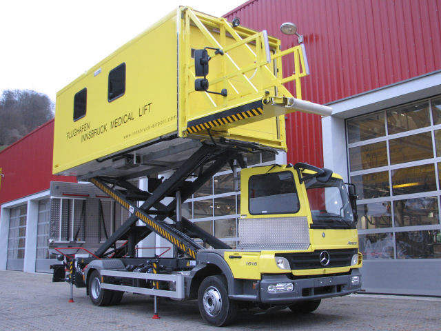 Ambulift autotracté - X-PRM series - DOLL FAHRZEUGBAU GMBH - pour aéroport