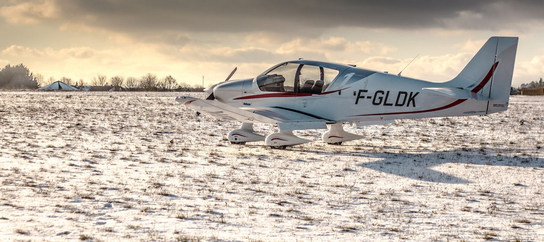 Avion pour le remorquage - DR401 - 155R - Robin New Aircraft ...