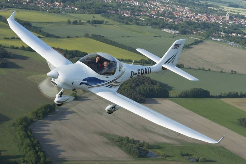 Avion très léger 2 places - A211 - AQUILA Aviation GmbH - monomoteur ...