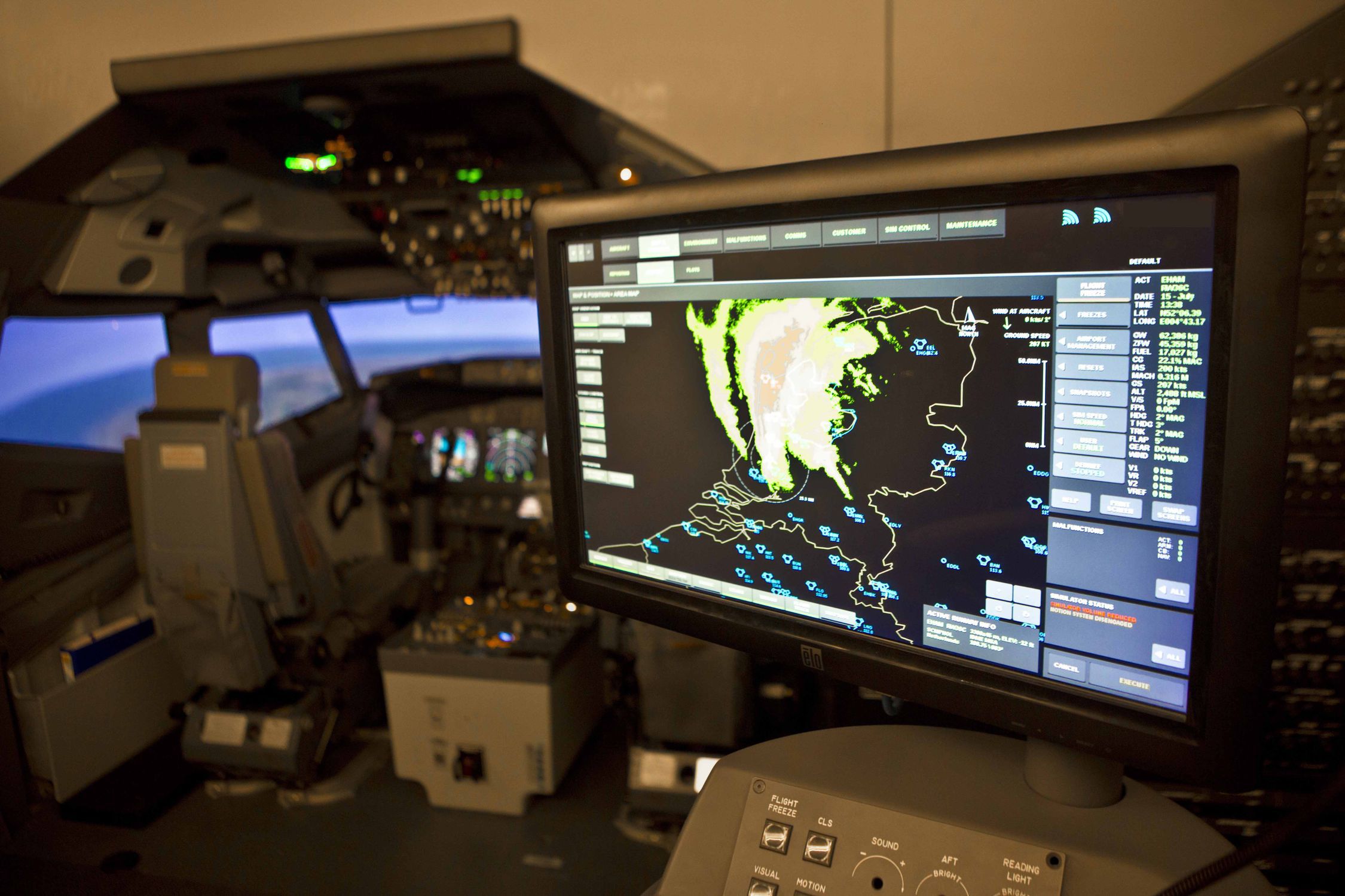 Simulateur de vol - Quantum3D, Inc. - d'entraînement / en cockpit / sur ...