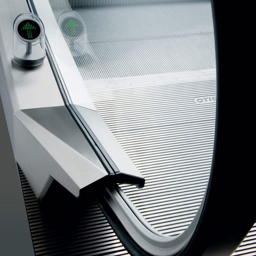 Trottoir roulant pour aéroport - Link™ - OTIS - incliné