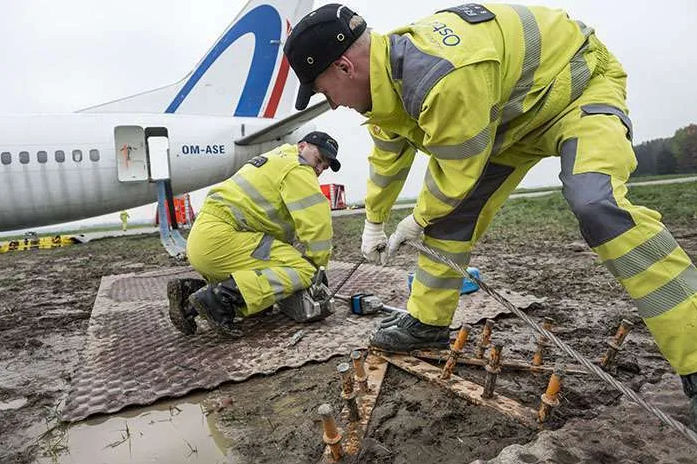 Aircraft anti-bogging mat - RESQTEC - for helicopter