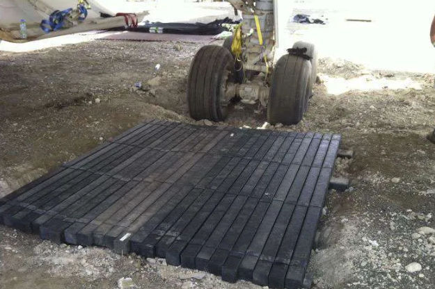 Aircraft anti-bogging mat - RESQTEC - for helicopter