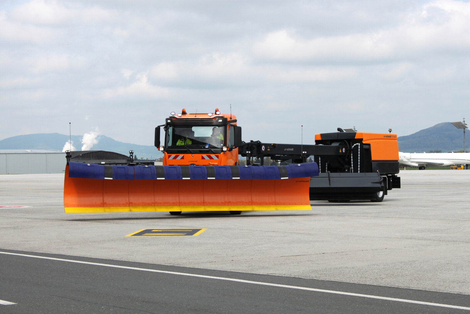 Airport runway sweeper - TJS/TJS-C - AEBI SCHMIDT HOLDING AG - towed ...
