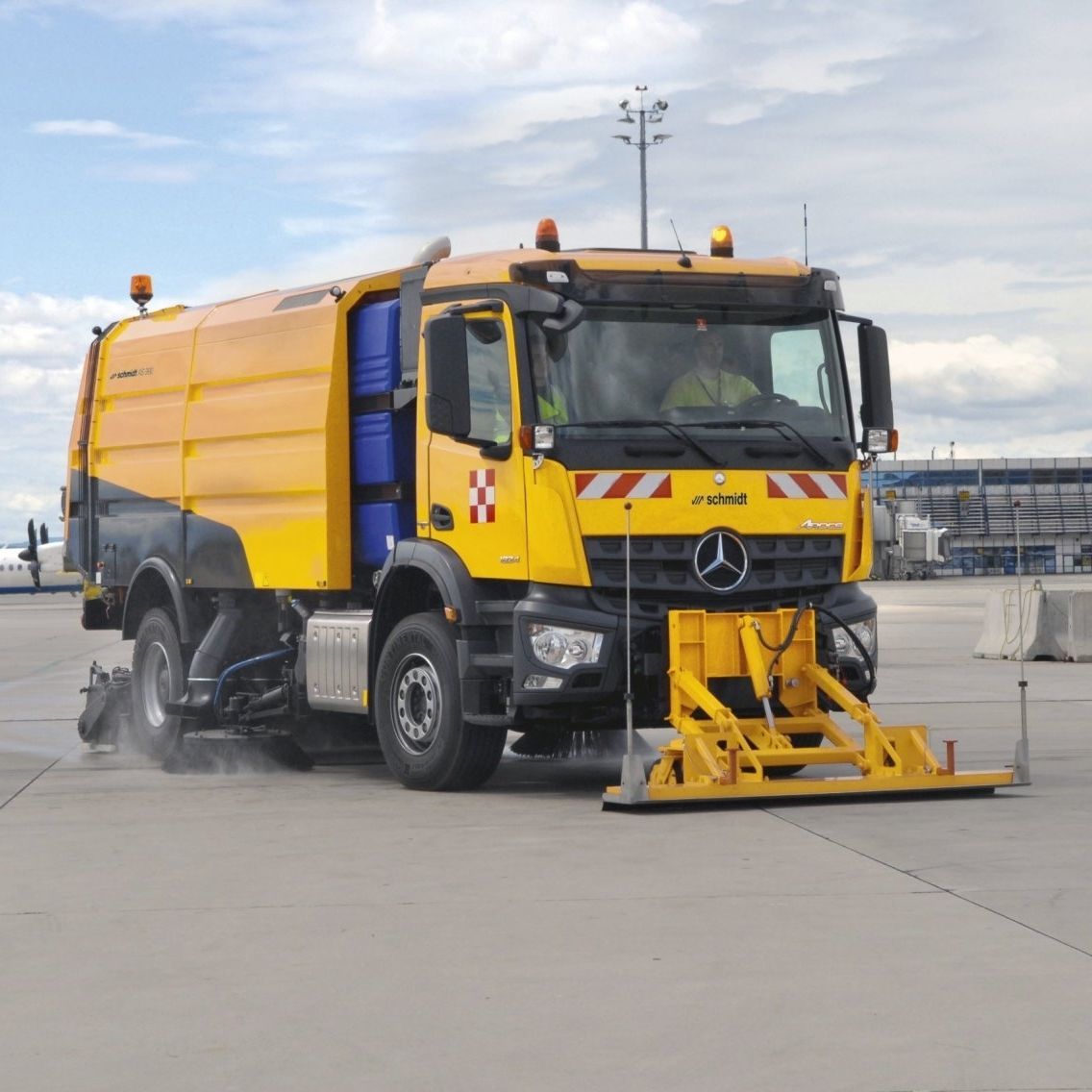 Airport runway sweeper - AS series - AEBI SCHMIDT HOLDING AG - truck ...