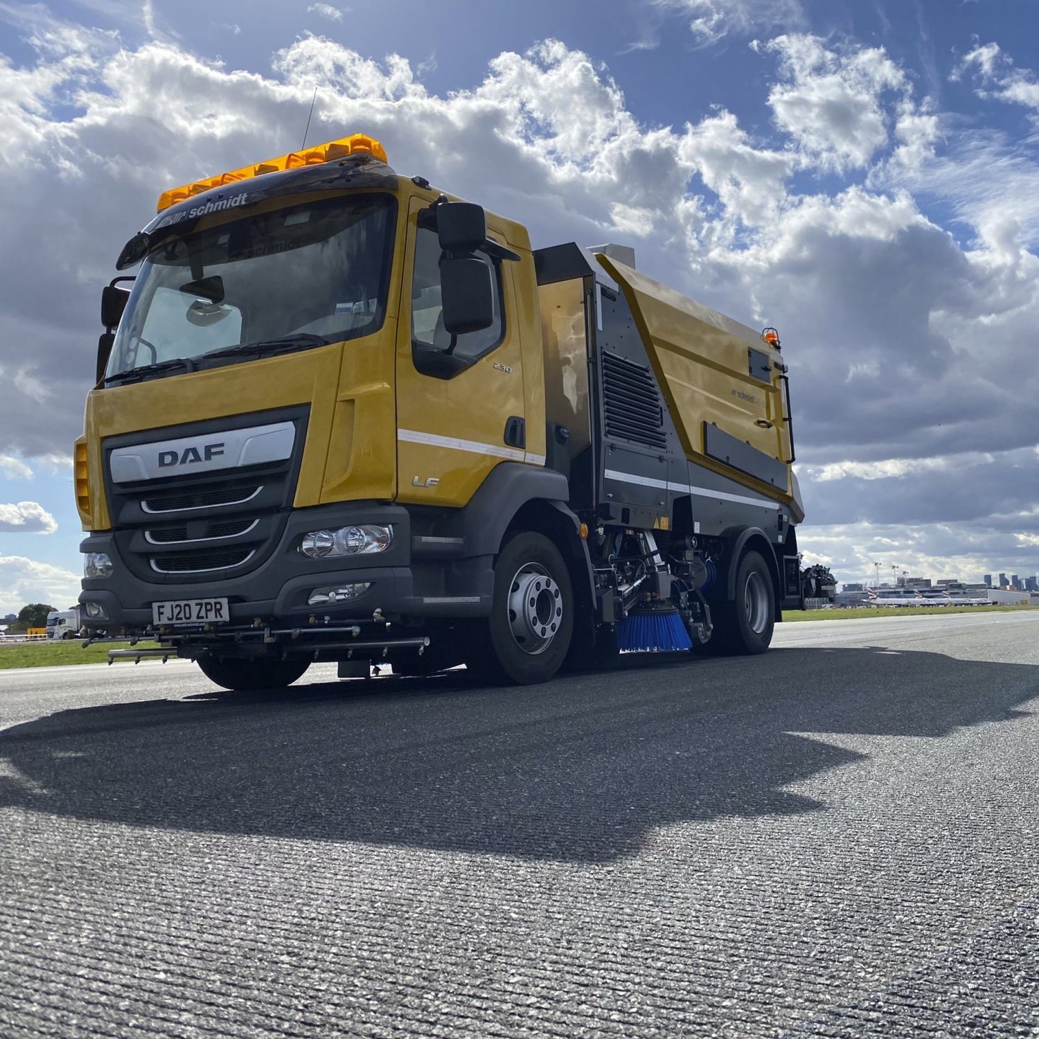 Airport runway sweeper - AS 660 - AEBI SCHMIDT HOLDING AG - truck ...