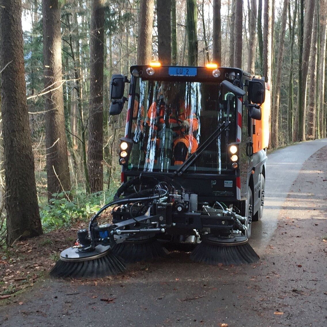Airport runway sweeper - MFH series - AEBI SCHMIDT HOLDING AG - truck ...