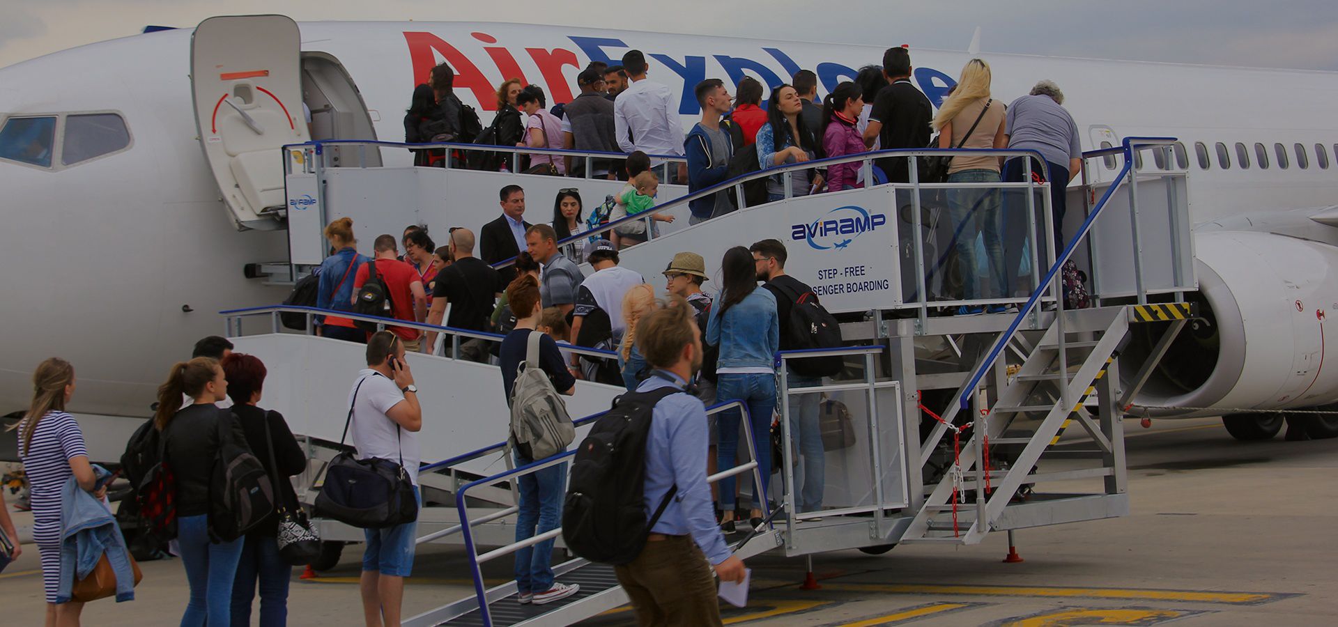Boarding stairs - REGIONAL - AVIRAMP - mobile / for aircraft / for ...