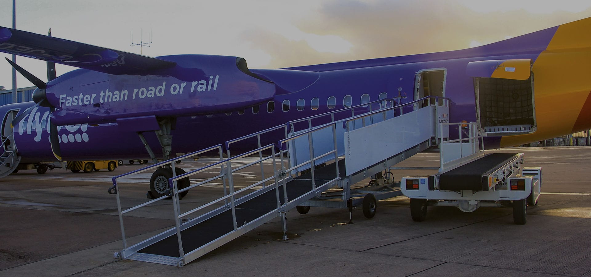 Boarding stairs - LITE - AVIRAMP - mobile / towed / for aircraft