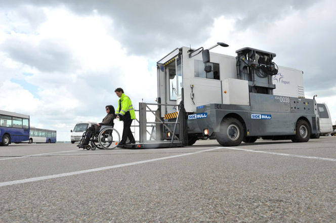 Self-propelled ambulift - PRM - BULMOR AIRGROUND TECHNOLOGIES GMBH ...