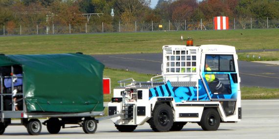 Towing tractor - T135 EVO - CHARLATTE MANUTENTION - for luggage ...