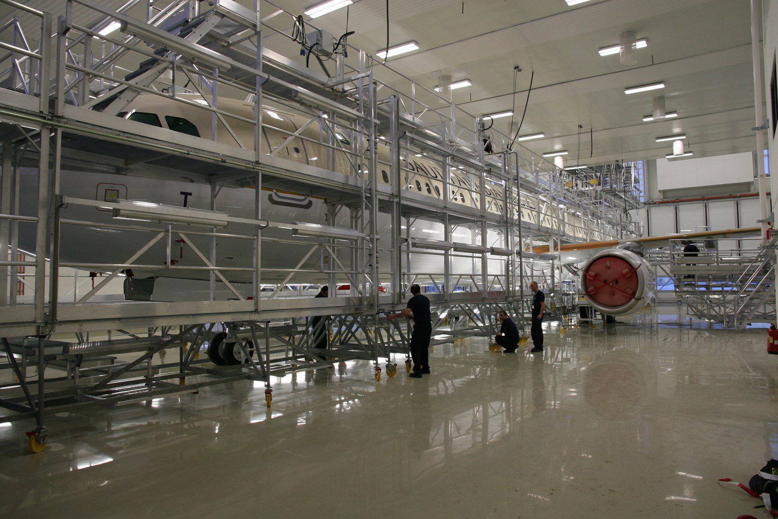 Fuselage aircraft docking system - CUSTERS HYDRAULICA BV - nose / tail ...