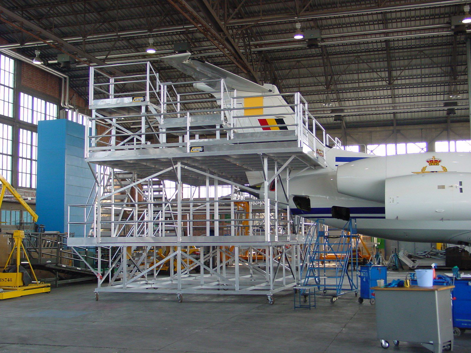 Tail aircraft docking system - CUSTERS HYDRAULICA BV - movable / 2 teeth
