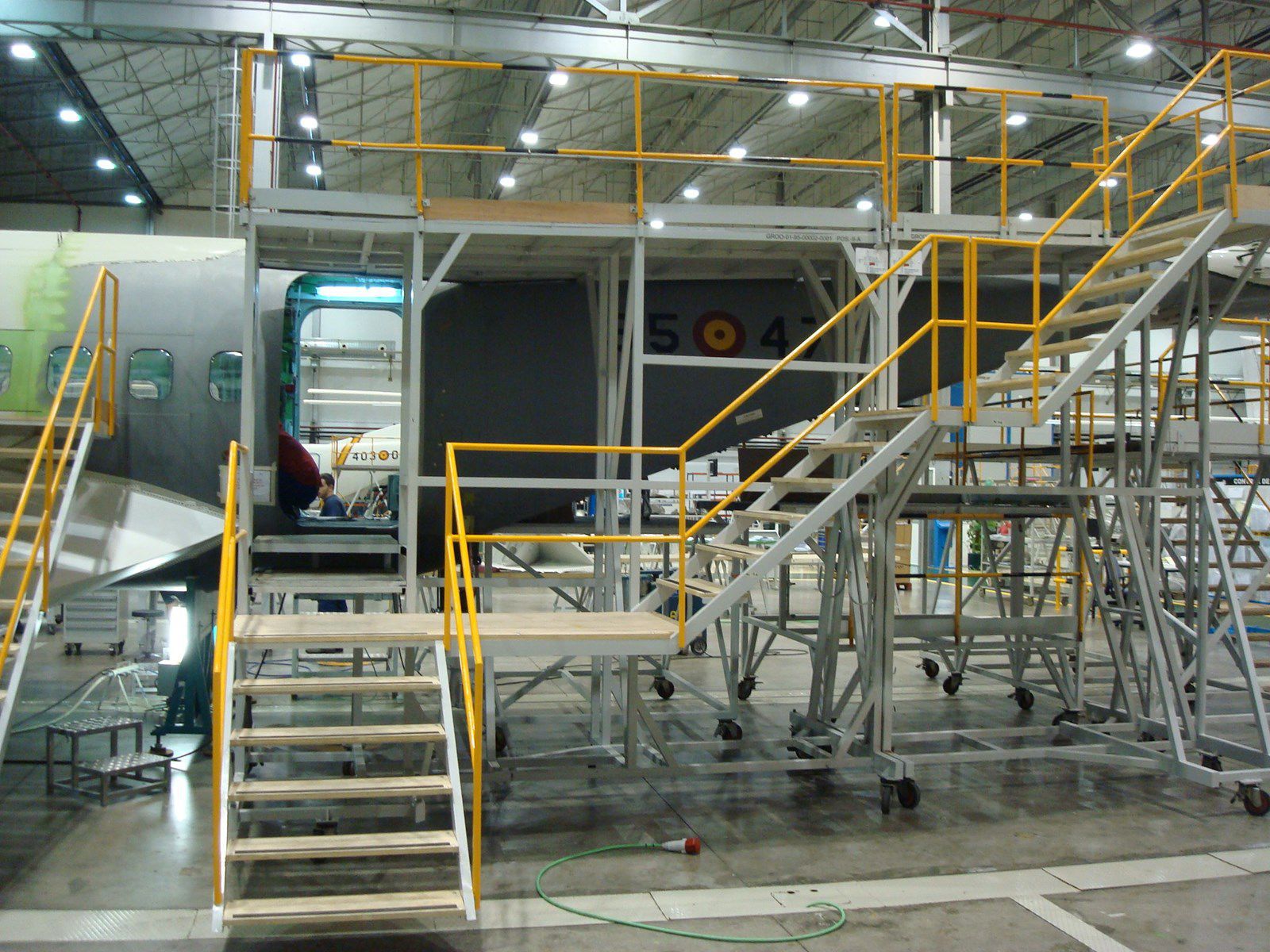 Engine aircraft docking system - CUSTERS HYDRAULICA BV - nose / tail / wing