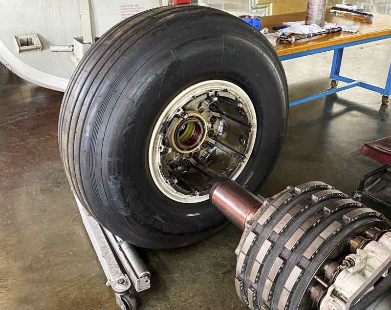 Aircraft maintenance trolley - DEDIENNE AEROSPACE SAS - for wheel change