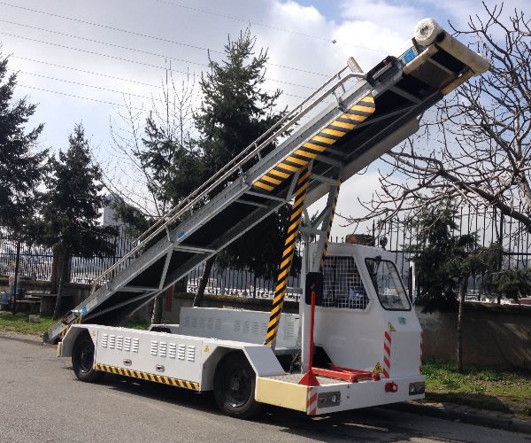 Self-propelled baggage belt loader - SC-3775-E - DENGE AIRPORT ...
