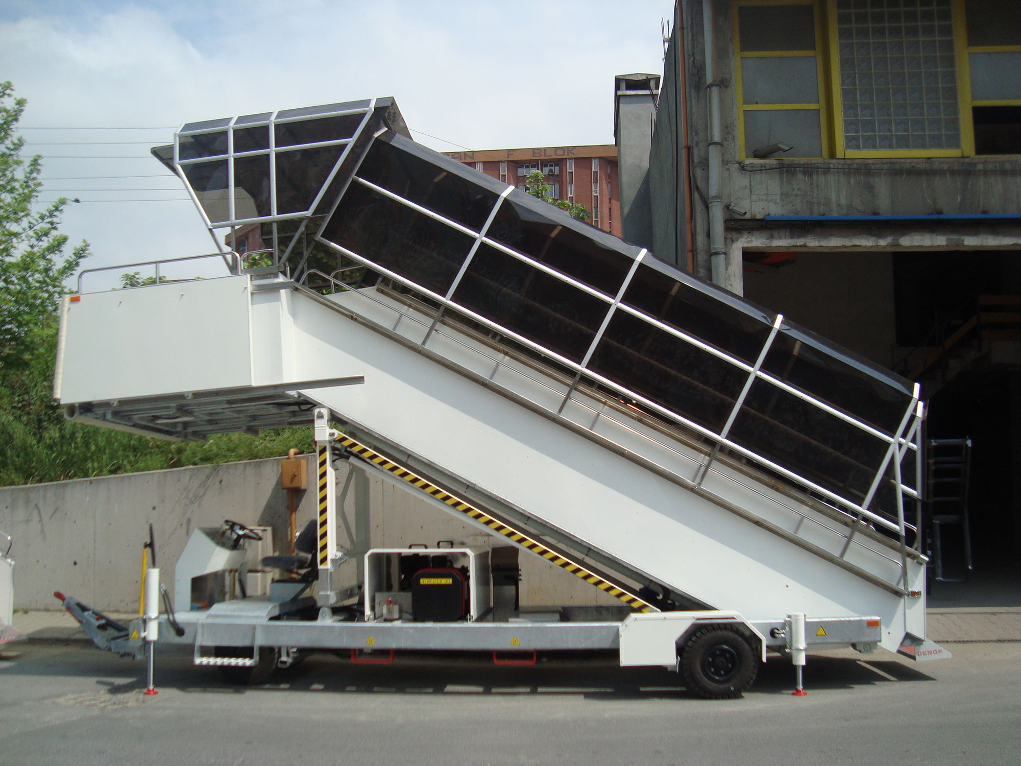 Boarding stairs - TS5800 - DENGE AIRPORT EQUIPMENT - mobile / towed ...