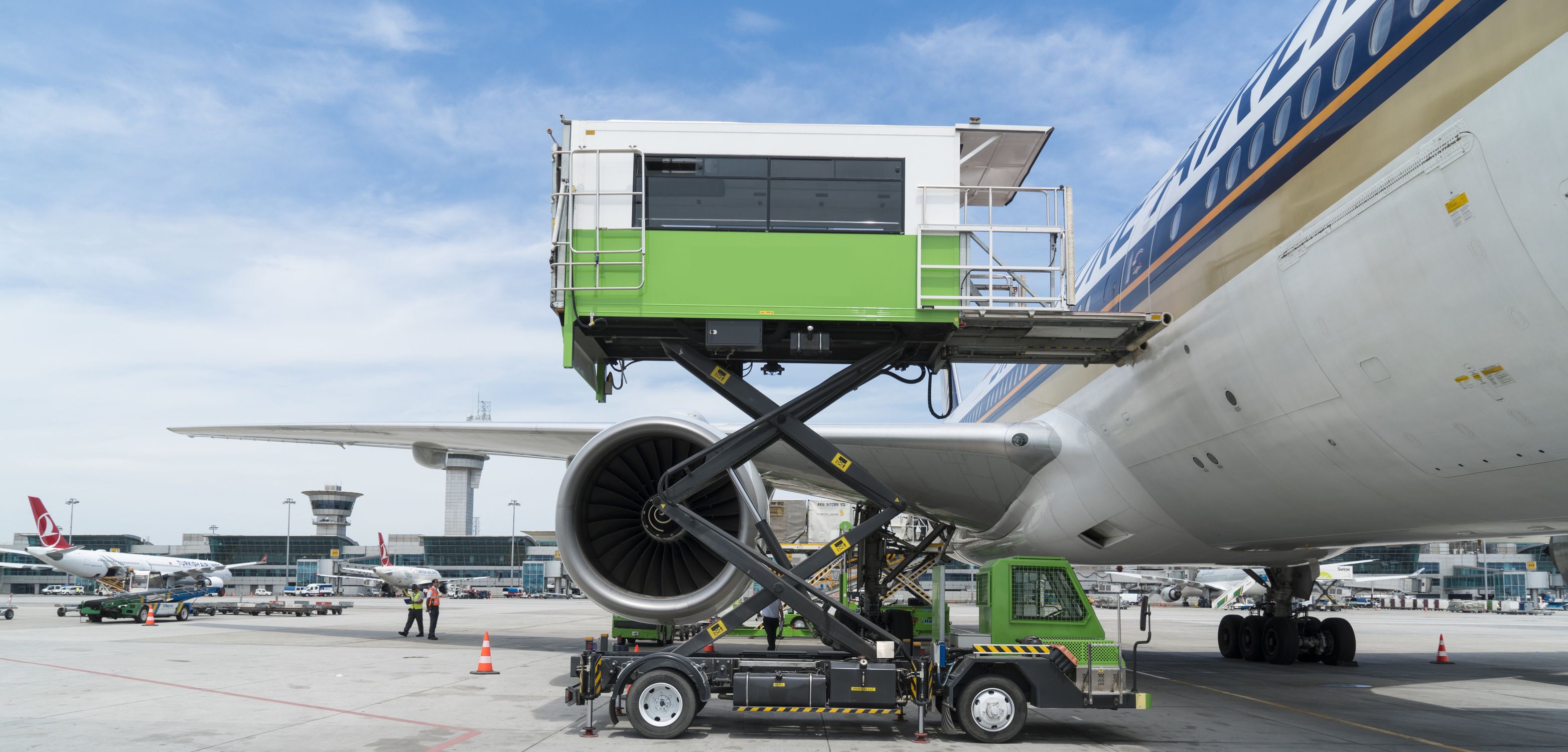 Self-propelled ambulift - SD-5804 - DENGE AIRPORT EQUIPMENT - for airports