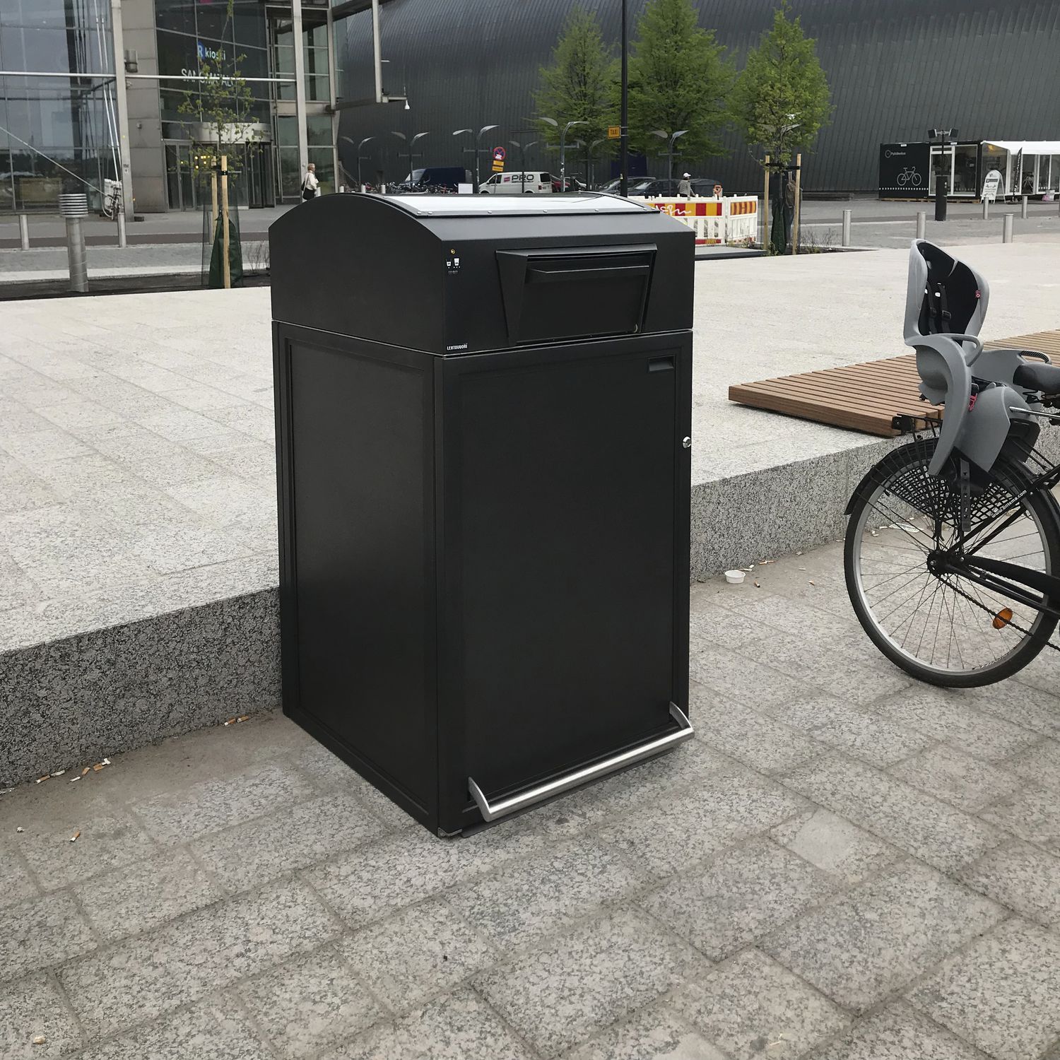 Airport waste bin - CITYSOLAR - FINBIN Products / Lehtovuori Oy - floor ...