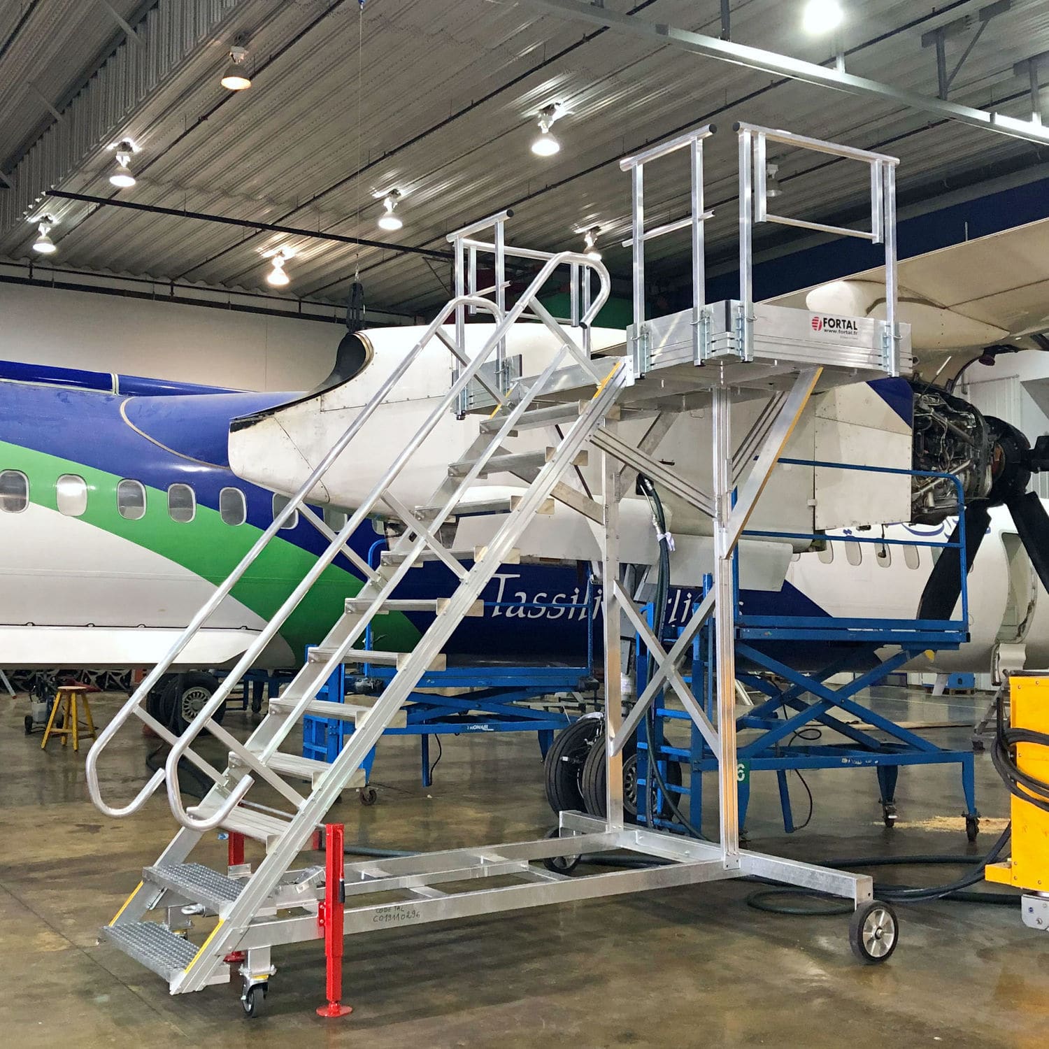 Runway stepladder - 5 km/h fixe - FORTAL - maintenance / access / for ...