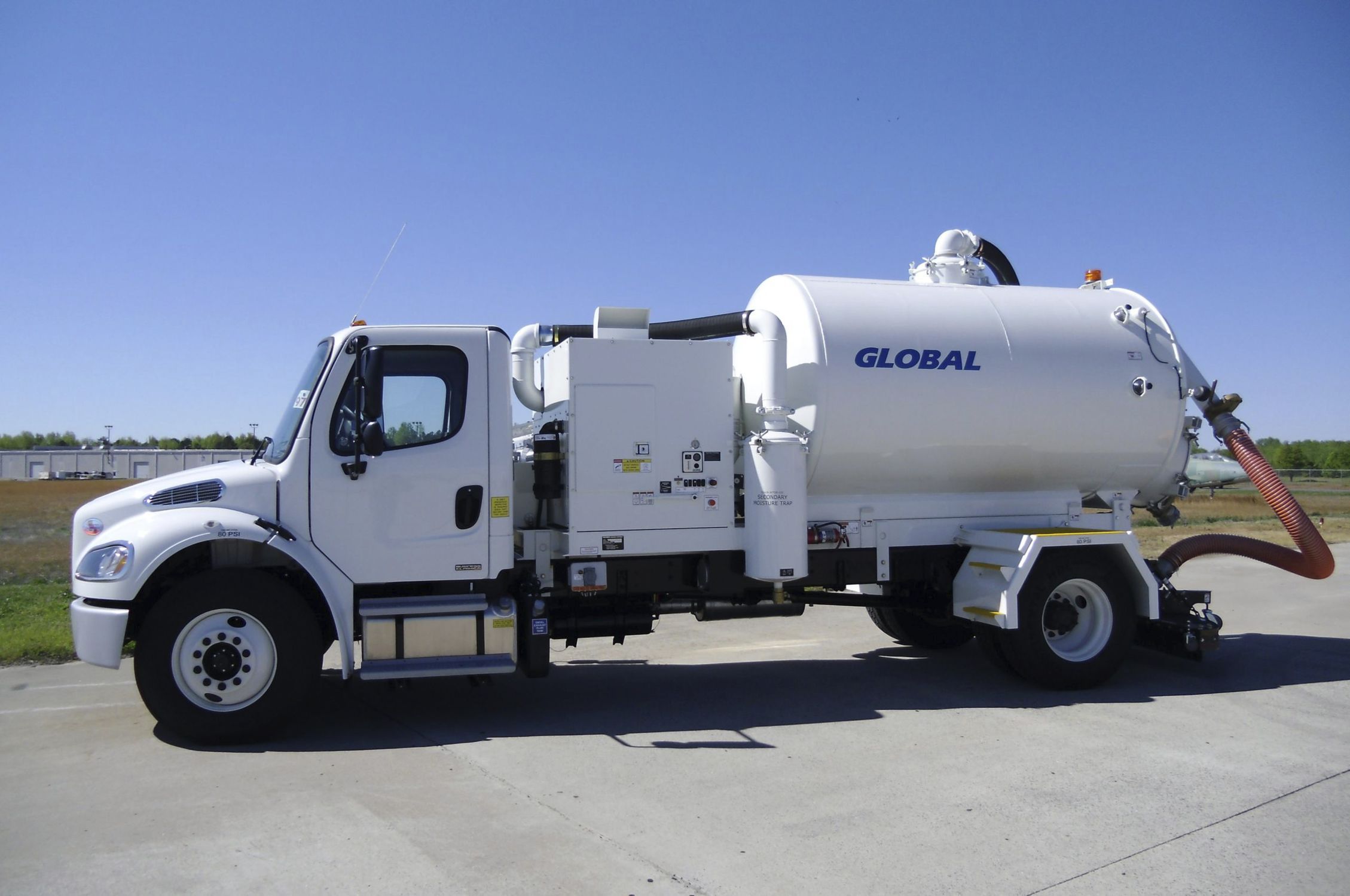 Airport de-icing vehicle - GRV 2100 - GLOBAL GROUND SUPPORT LLC - sprayer