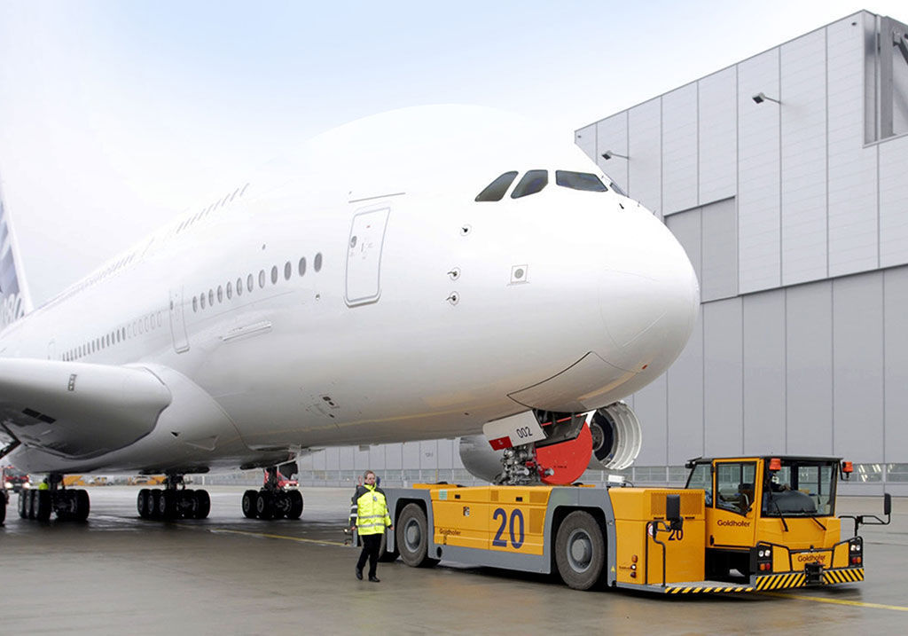 Tow tractor - AST-1X - GOLDHOFER AKTIENGESELLSCHAFT - pushback ...