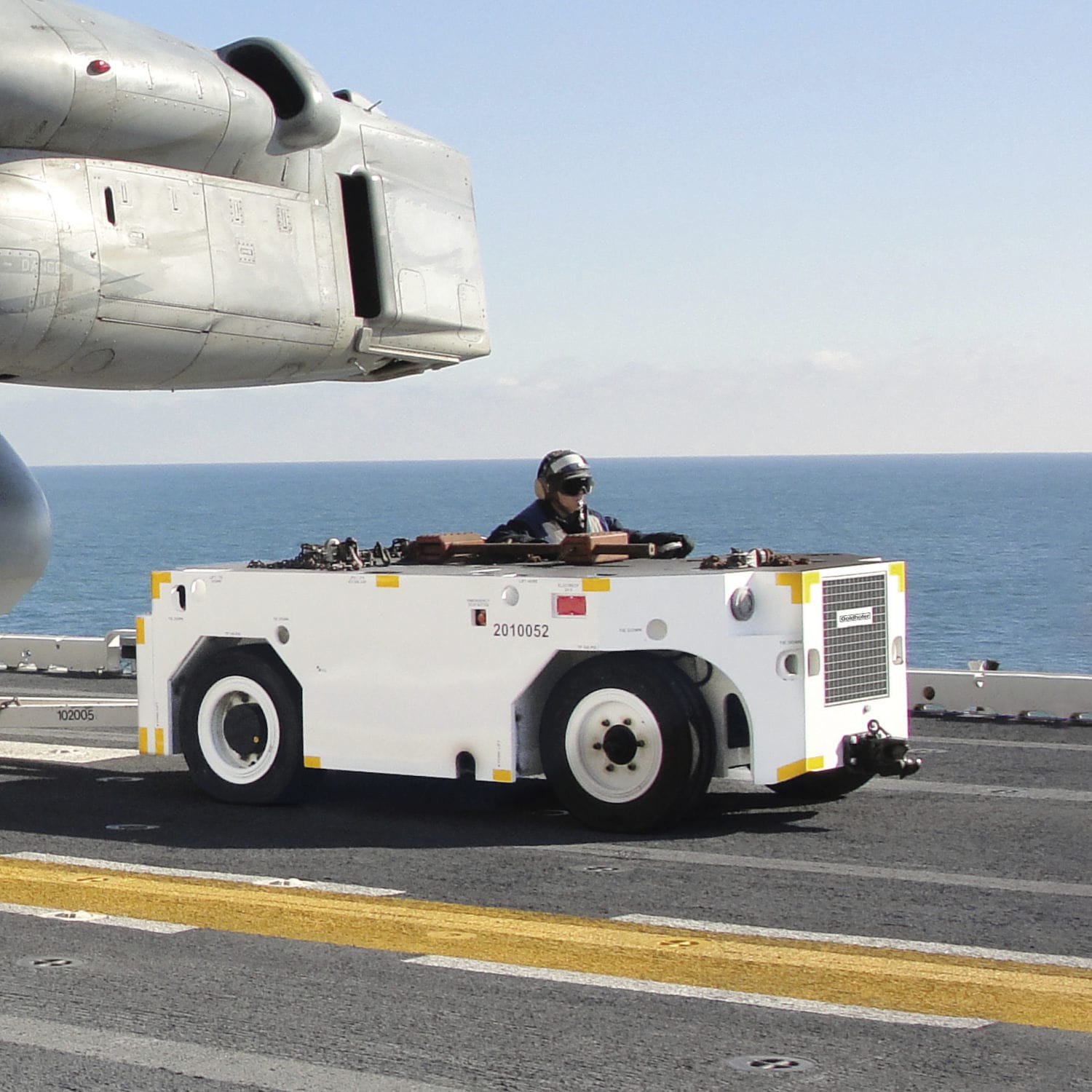 Towing tractor - STT - GOLDHOFER AKTIENGESELLSCHAFT - for aircraft ...