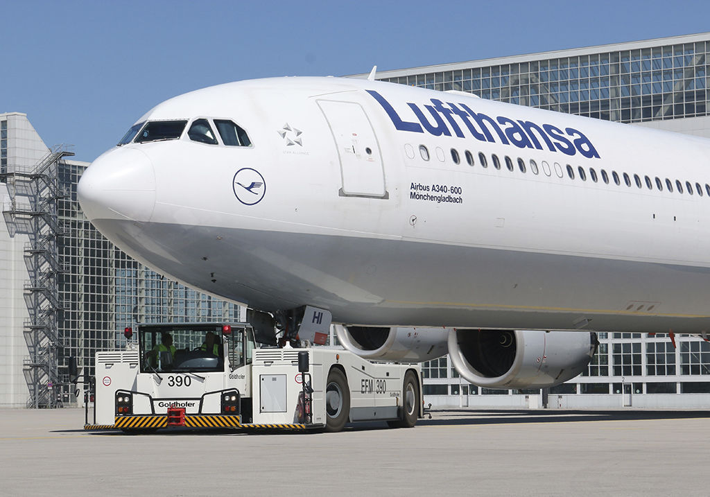 Towing tractor - AST-1X 707 - GOLDHOFER AKTIENGESELLSCHAFT - pushback ...