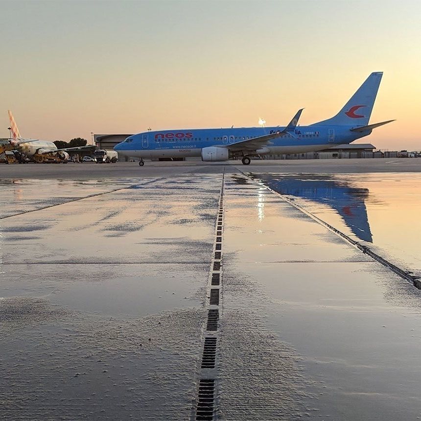 Airport drain channel - XTREMFIX I-TRAX - HAURATON GMBH & CO. KG - with ...