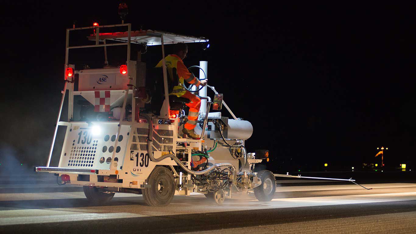 Self-propelled paint striping machine - H18-2 - HOFMANN GMBH - for ...