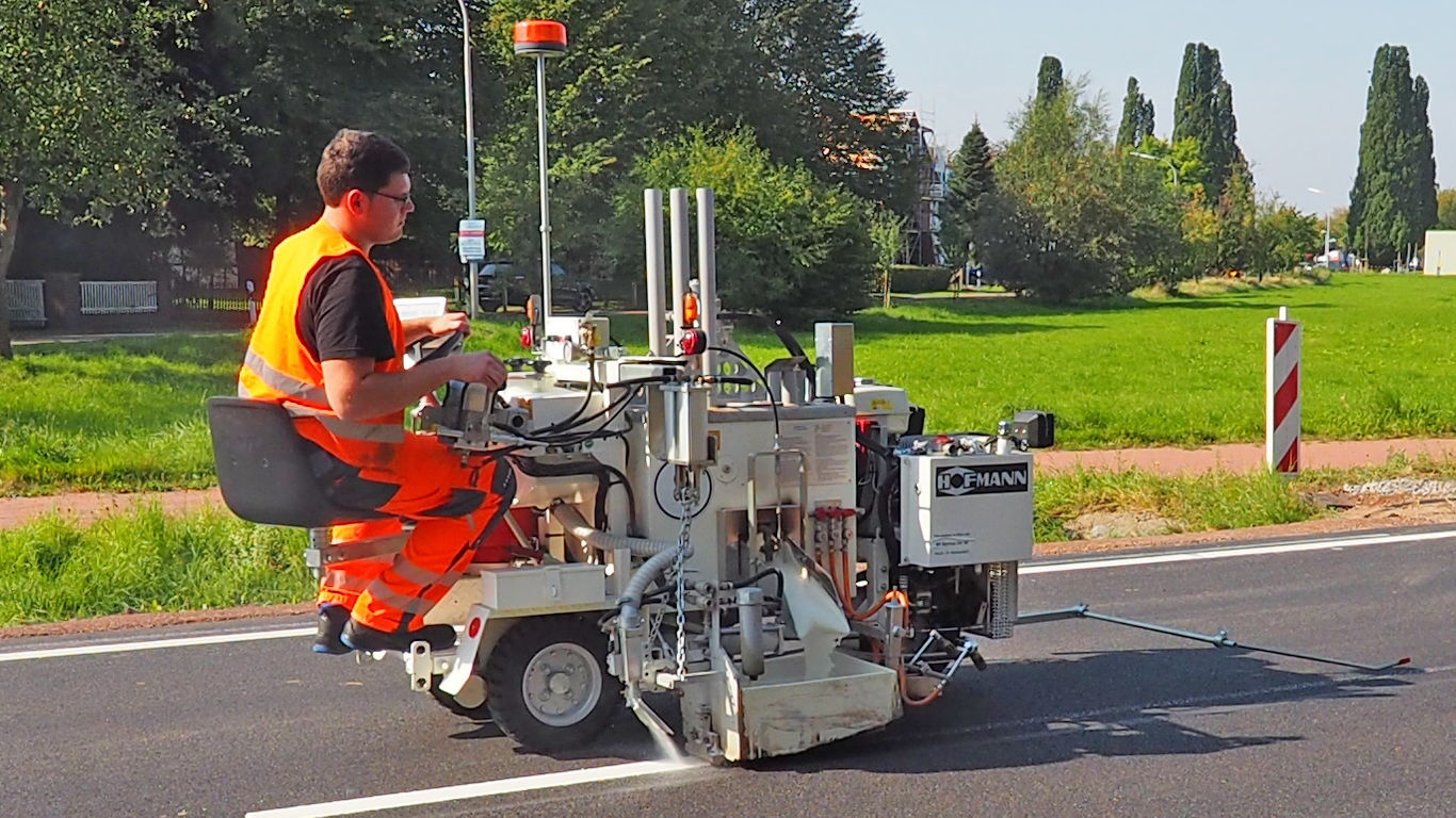 Self-propelled paint striping machine - H10-2 - HOFMANN GMBH - for ...