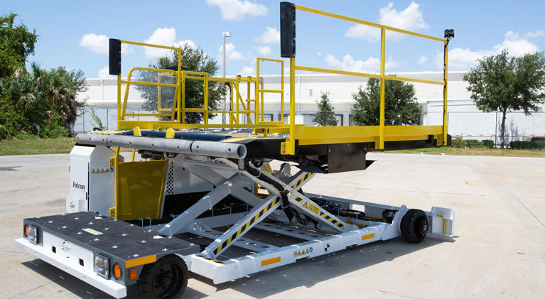 Scissor high loader - Falcon - OSHKOSH AEROTECH - for cargo / for airport