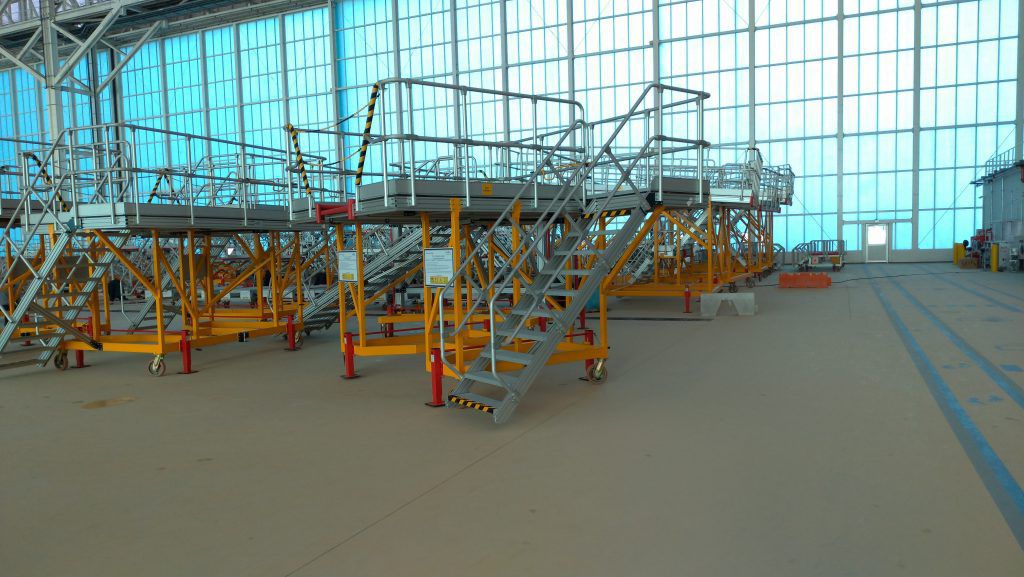 Movable access platform - APU - MAKRO AERO - fixed / adjustable
