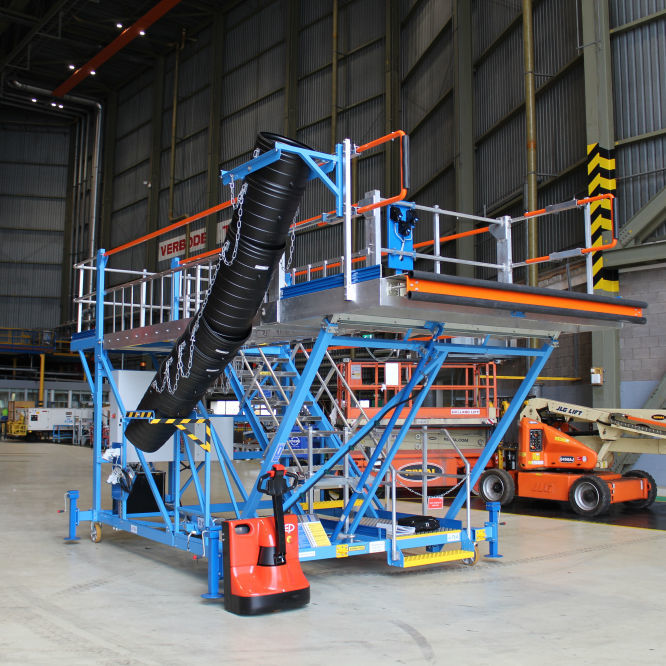 Fuselage access platform - NIJL AIRCRAFT DOCKING B.V. - movable / fixed