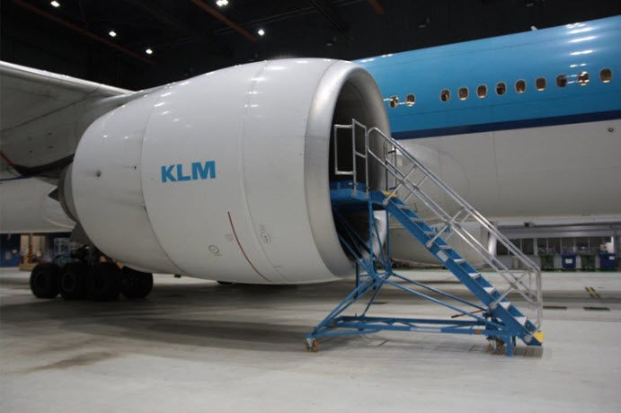 Engine access platform - NIJL AIRCRAFT DOCKING B.V. - movable / fixed