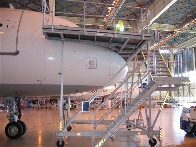 Aircraft nose dock - NIJL AIRCRAFT DOCKING B.V. - movable