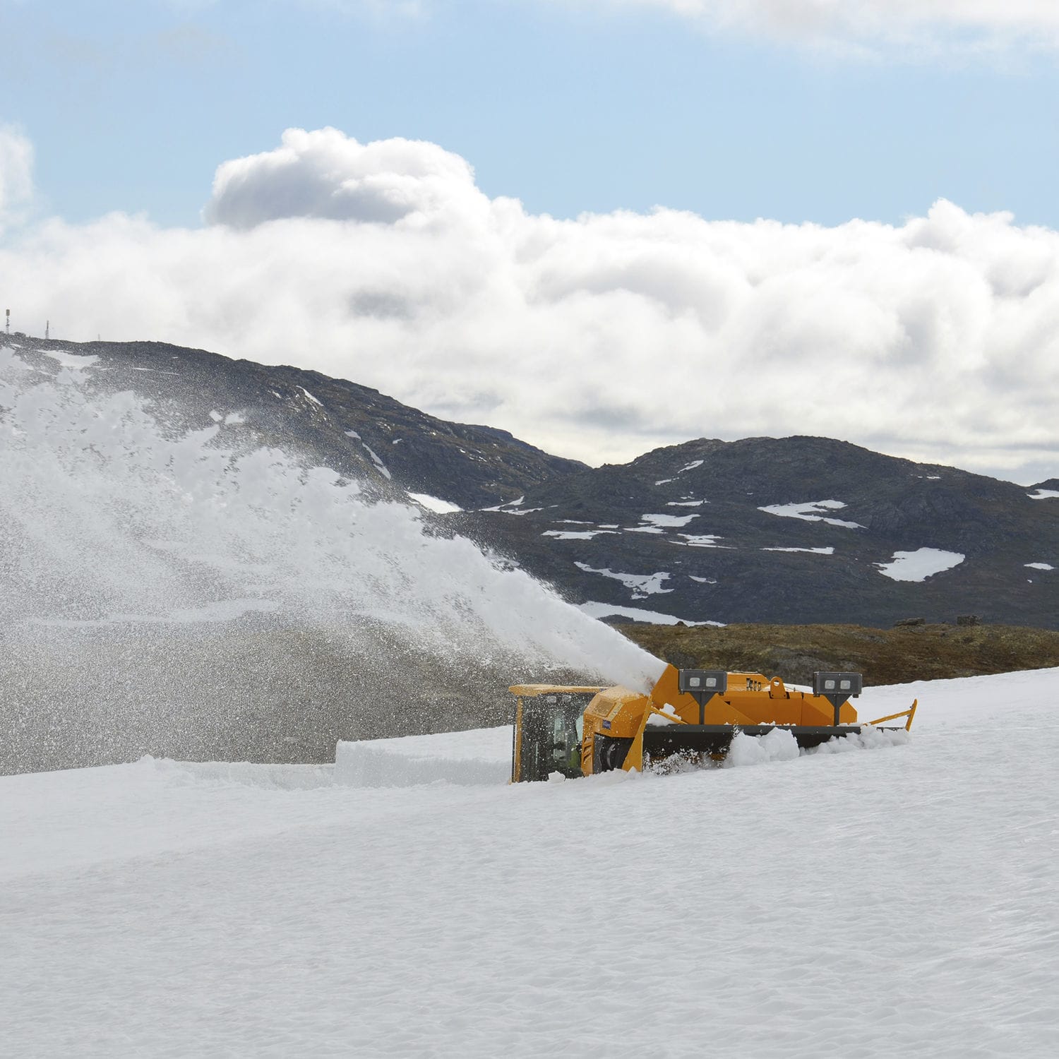 Truck-mounted snow blower - UTV 300 - ØVERAASEN AS - for runways