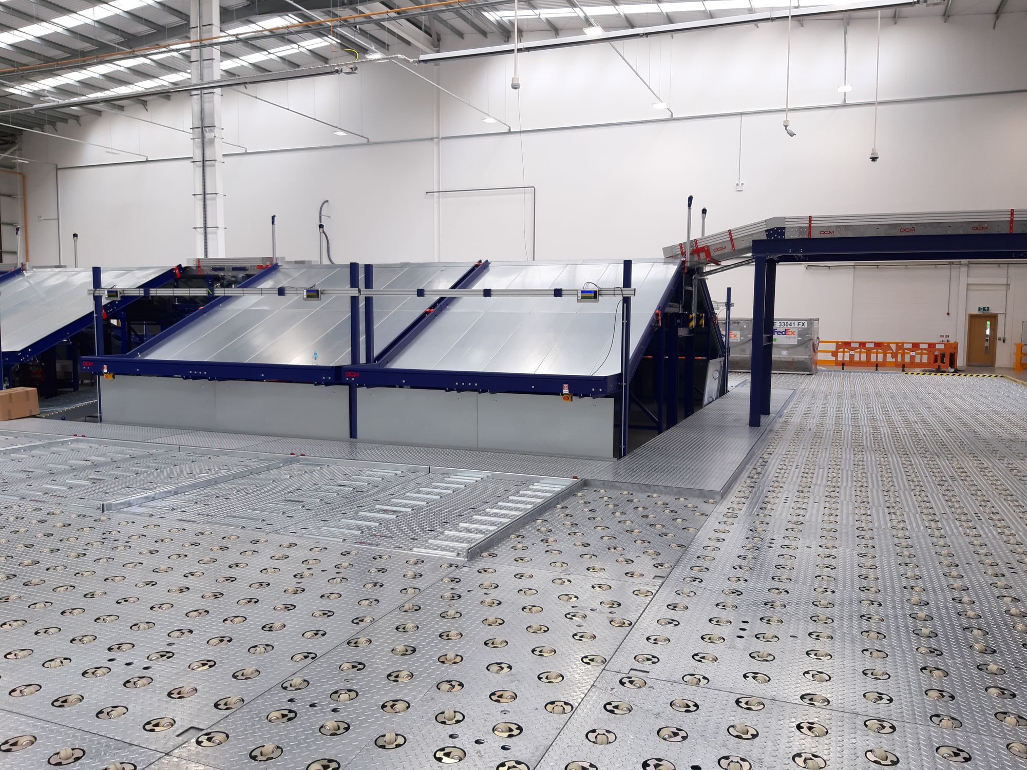 Airport roller deck - System Level 508 - Manual Roller Deck - SACO ...