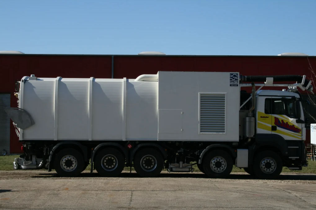 Airport runway cleaning machine - SMETS TECHNOLOGY GMBH - truck-mounted ...