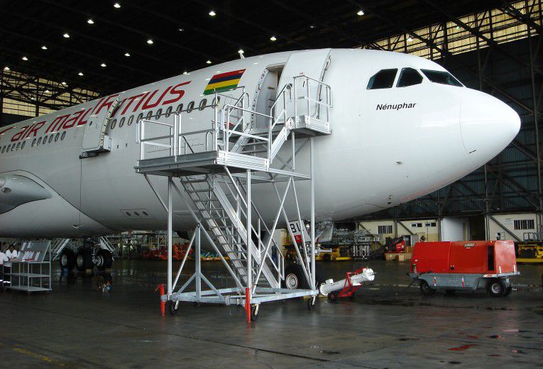 Fuselage access platform - TUBESCA-COMABI - movable / fixed