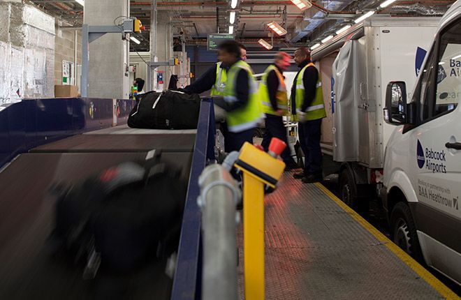 Arrival baggage claim carousel - VANDERLANDE - scale / inclined / for ...
