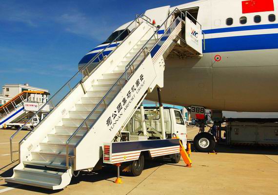 Boarding stairs - WGKT Series - WEIHAI GUANGTAI AIRPORT EQUIPMENT CO ...