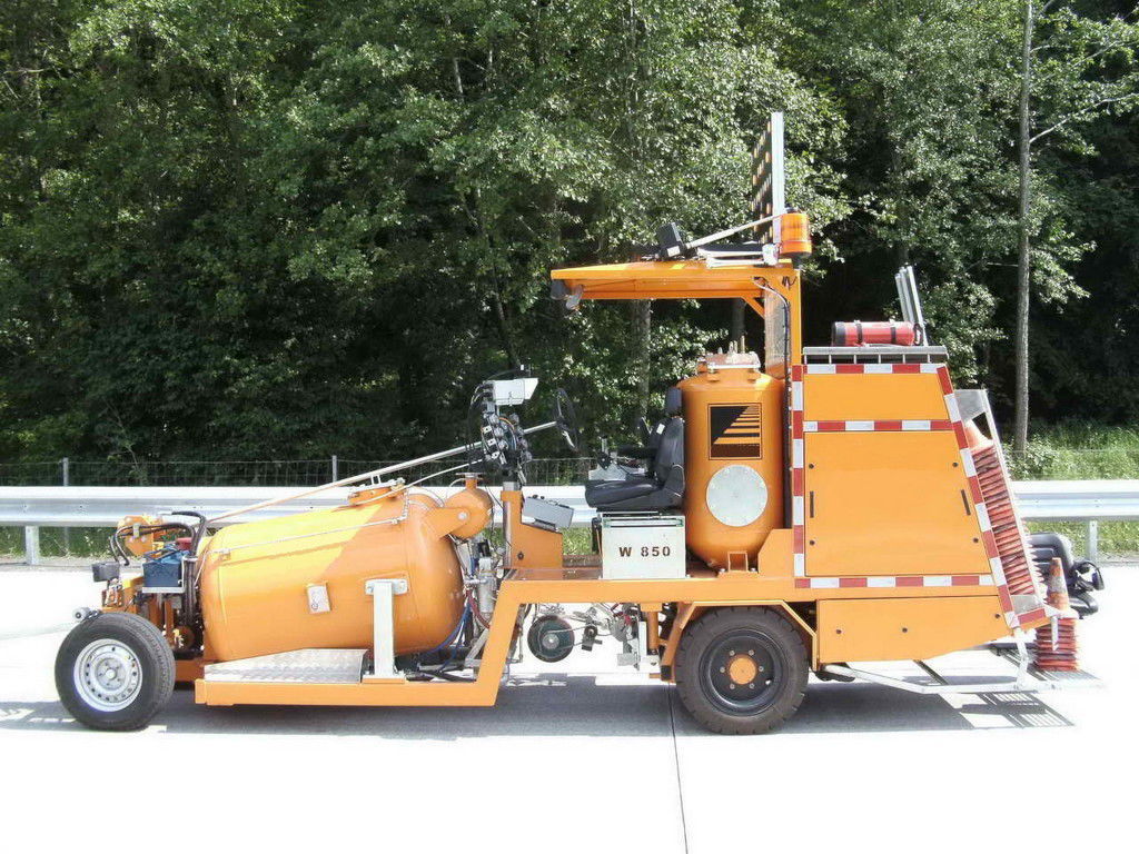 Self-propelled paint striping machine - WP 850 - Winter Markiertechnik ...