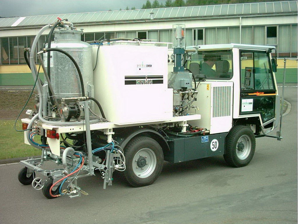 Truck-mounted paint striping machine - GKSP 600 - Winter Markiertechnik ...